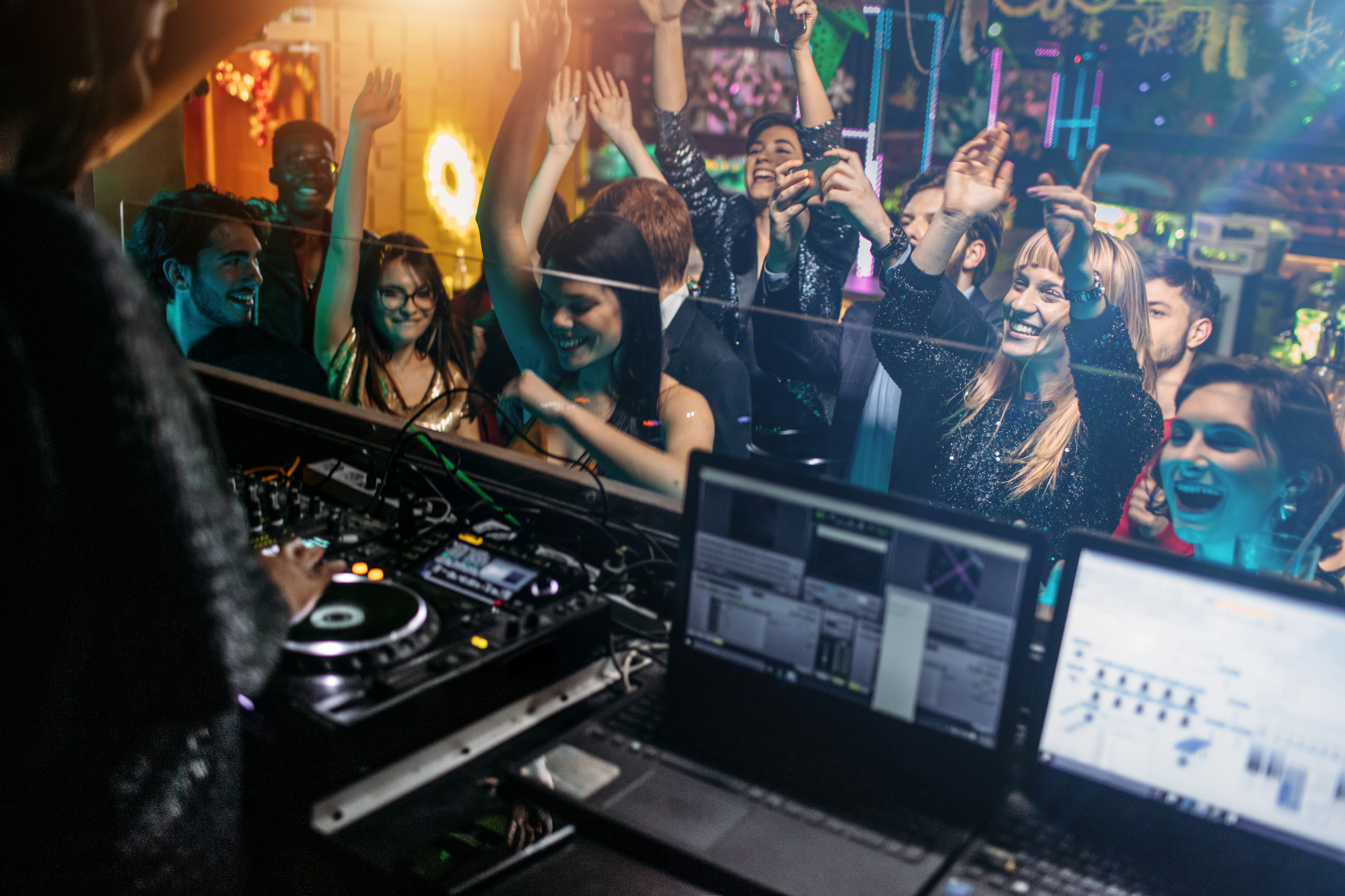 How to Transform Small Venues into Memorable Party Spaces - Hustle Events